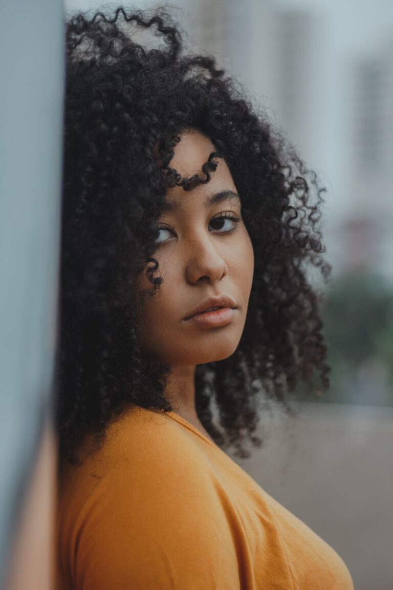 Comment boucler ses cheveux crépus naturellement ? - Afro-hair.fr